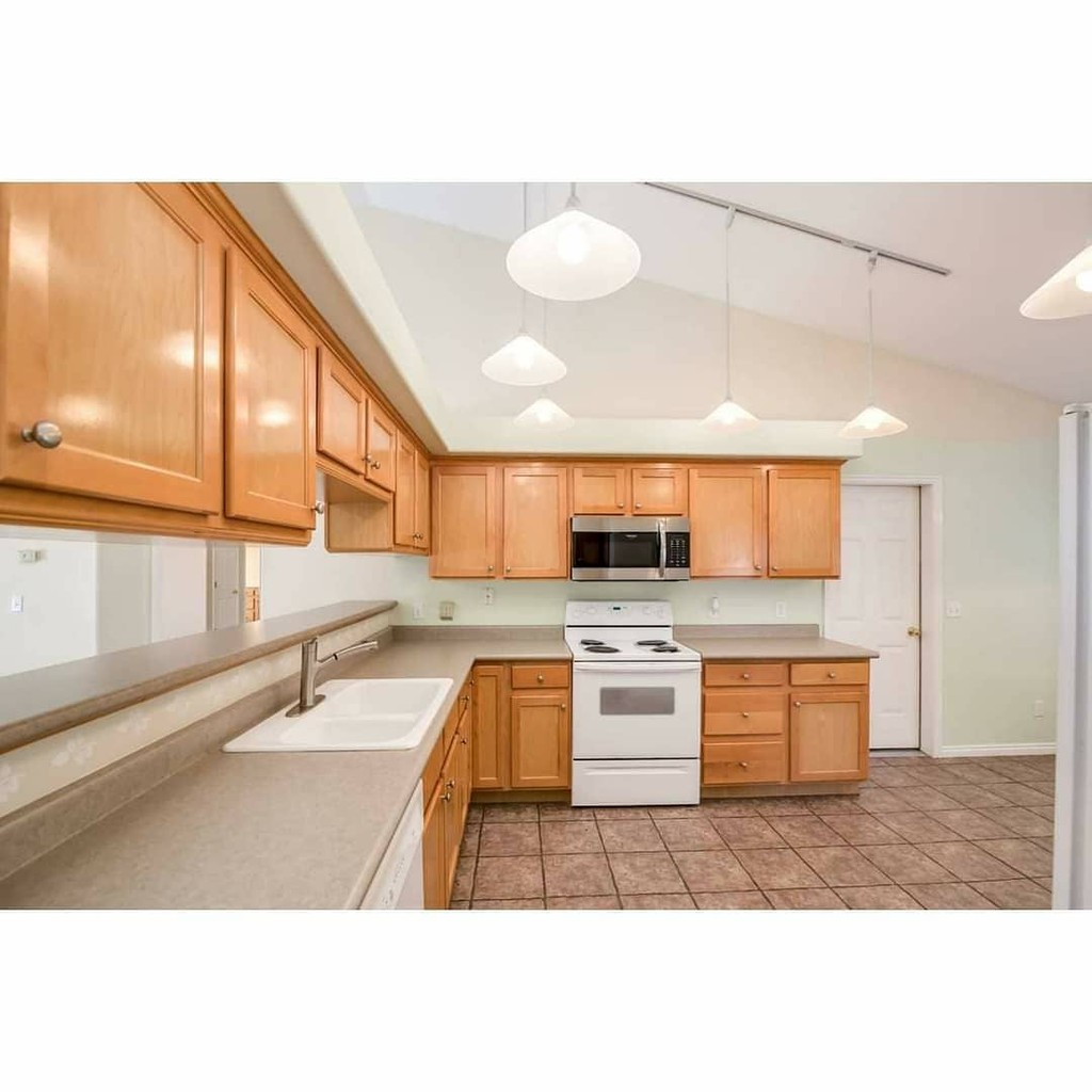 Bob Richards & Associates in Saint George's, UT